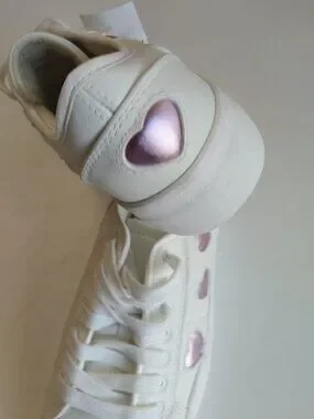 TRUE | Shoes | True Cushionaire Womens Shoes Size 85 M White Sneakers ...